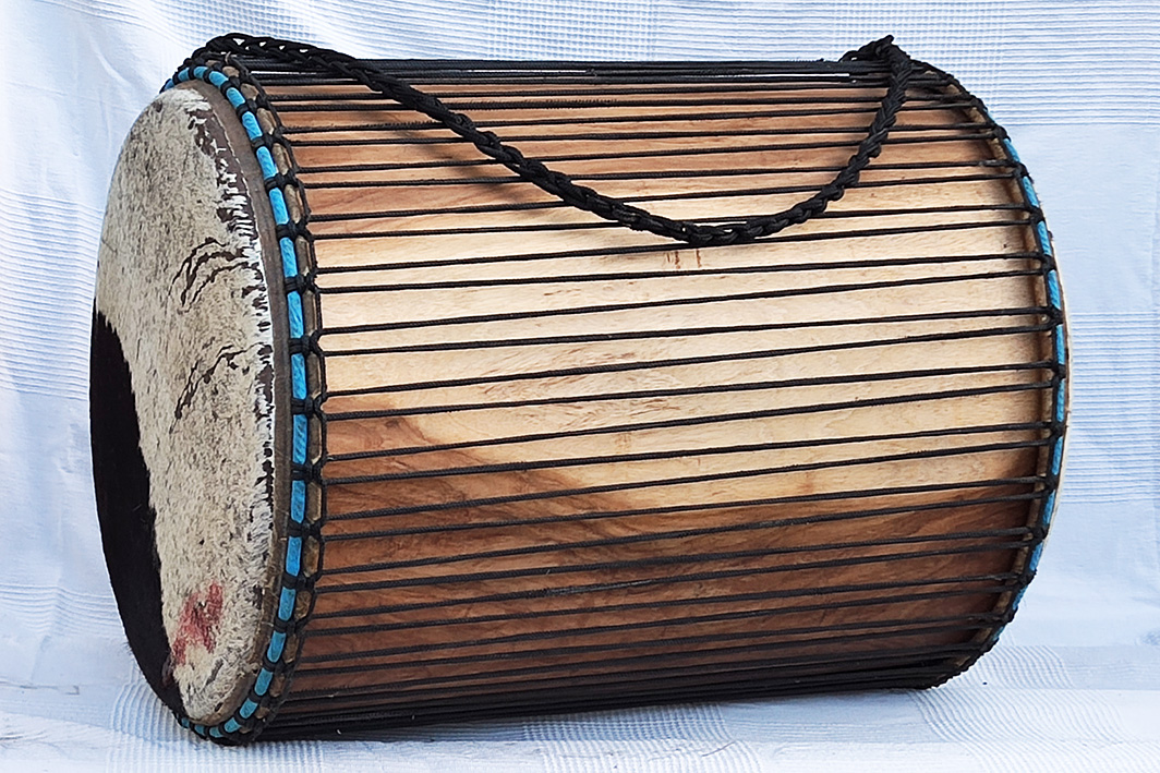 Dundun vendita - Tamburo basso dundunba del Ghana