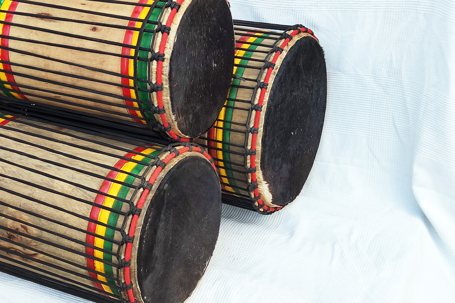 Set di tamburi bassi dundun del Mali in melina