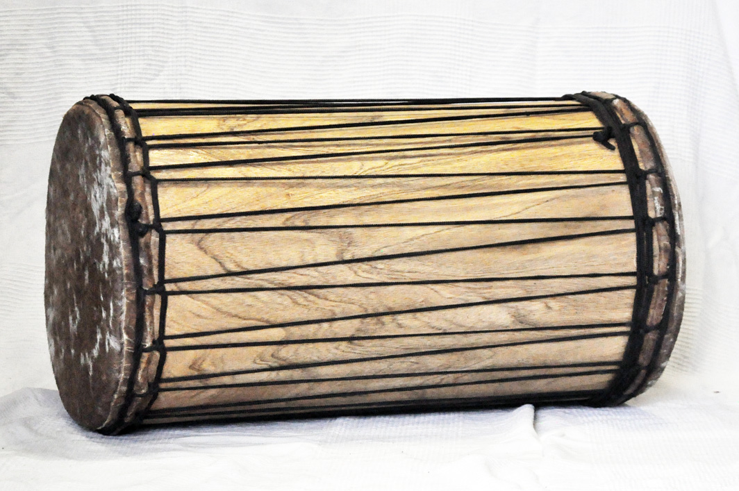 Dundun dundunba monttagio tradizionale in melina - Tamburo basso dundun ...